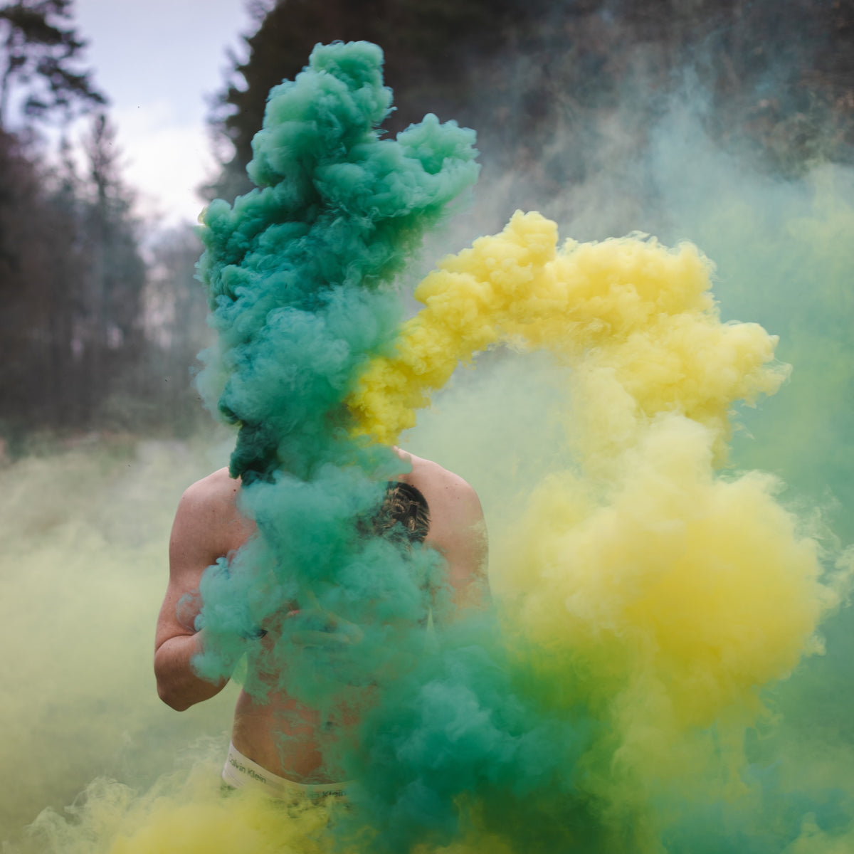 The Smoke Bomb Sampler – Smoke Effect